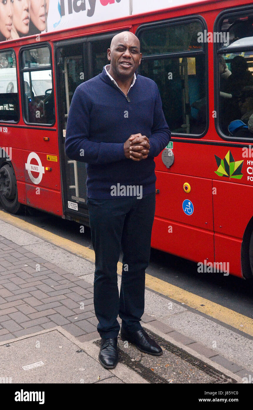 Tv chef ainsley harriott hi-res stock photography and images - Alamy