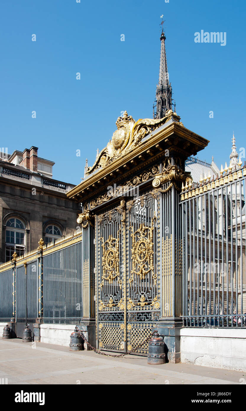 Law courts paris hi-res stock photography and images - Alamy