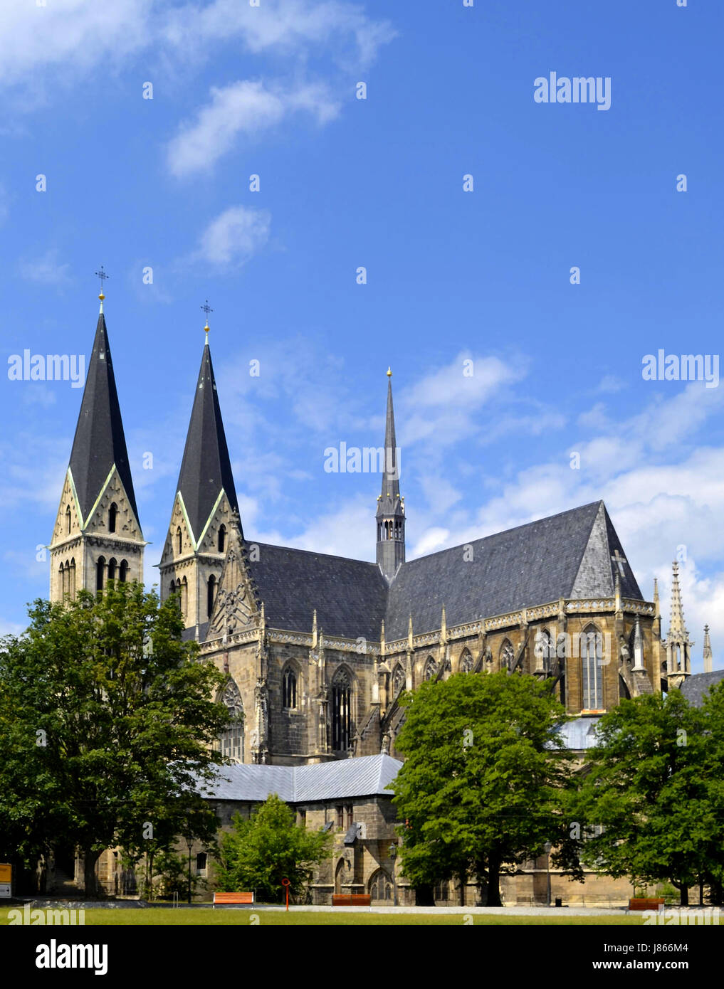 church cathedral churches style of construction architecture ...