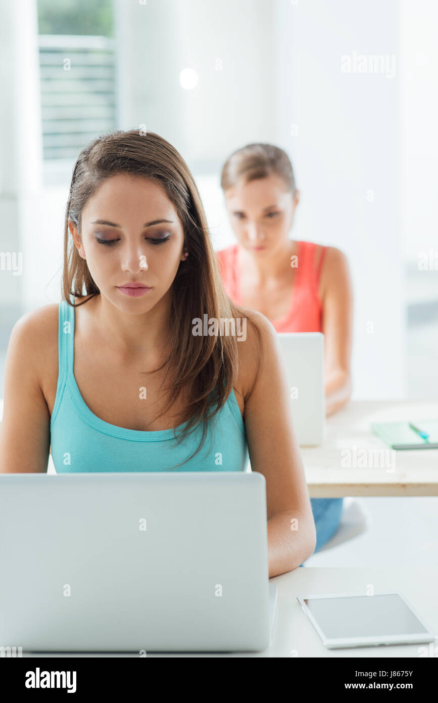 Laptops classroom hi-res stock photography and images - Alamy