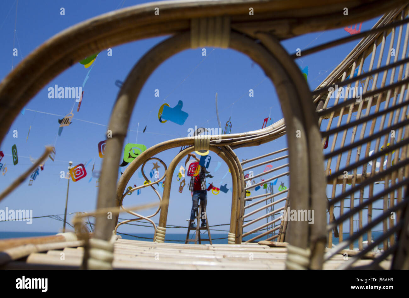 Gaza City, The Gaza Strip, Palestine. 27th May, 2017. A Palestinian ...