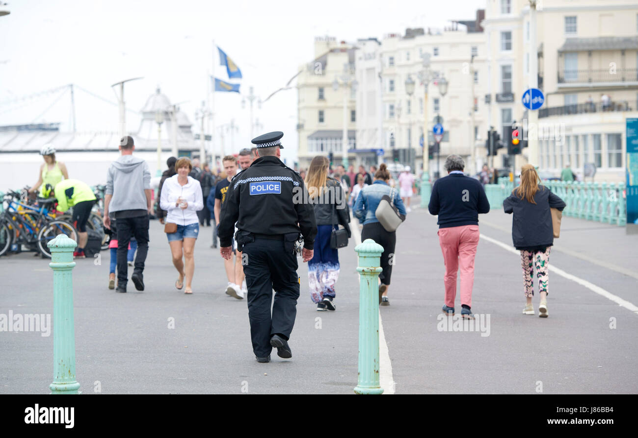 Brighton, UK. 27th May, 2017. A police officer walks along Brighton ...