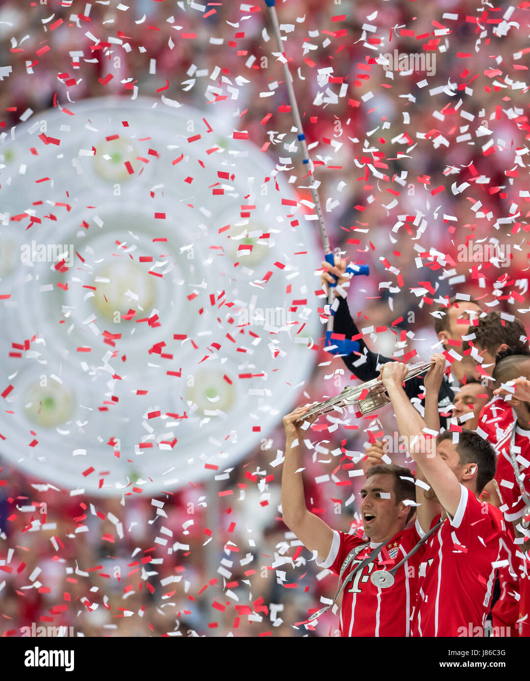 Xabi alonso bundesliga trophy hi-res stock photography and images - Alamy