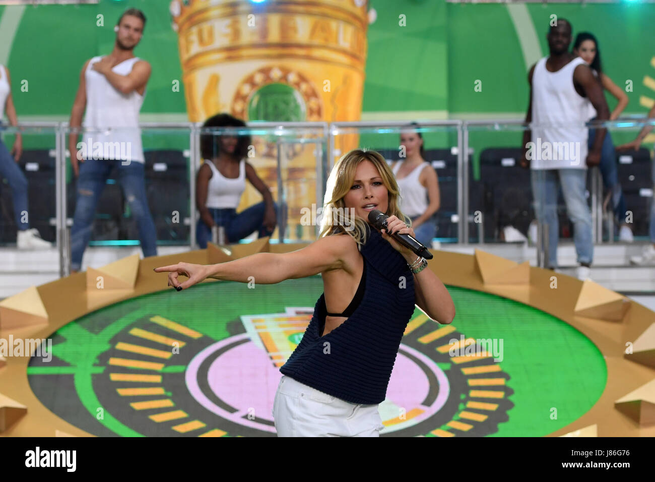 Berlin, Germany. 27th May, 2017. The German singer Helene Fischer ...