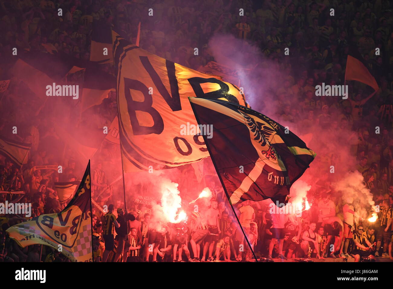 Berlin, Germany. 27th May, 2017. Frankfurt fans light pyrotechnics ...