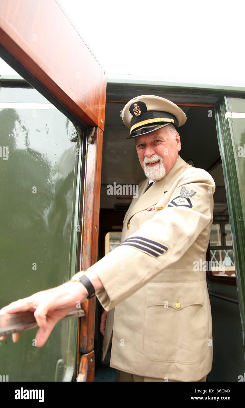Winston churchill with soldiers 1940 hi-res stock photography and ...
