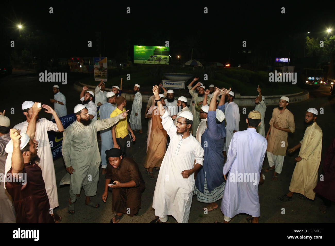 Dhaka, Bangladesh. 28th May, 2017. Supporters of Islami shashontontro ...