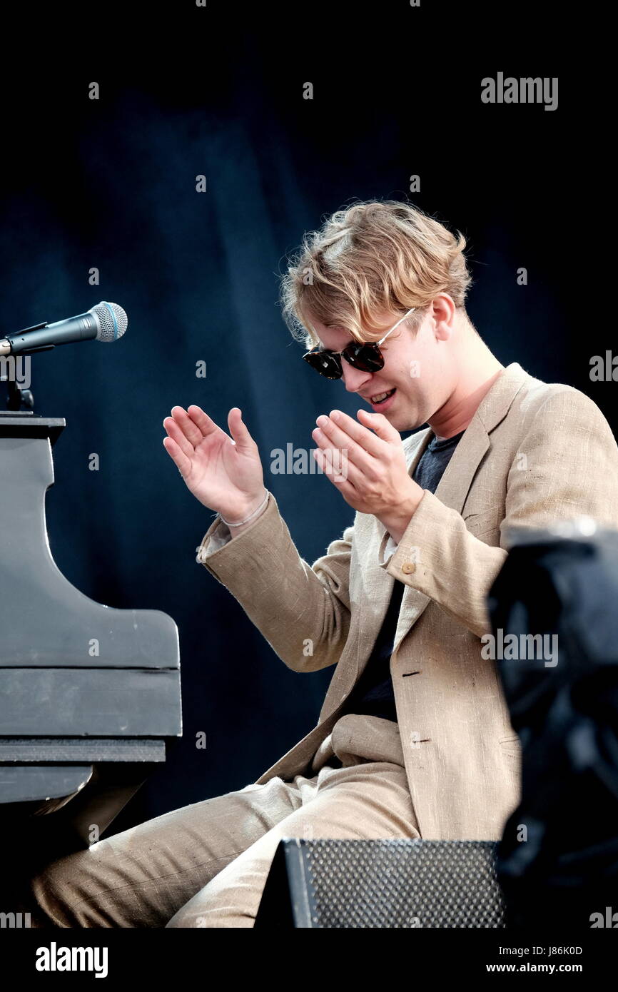 Hampshire, UK. 27th May, 2017. Common People Day 1 - British Singer and ...