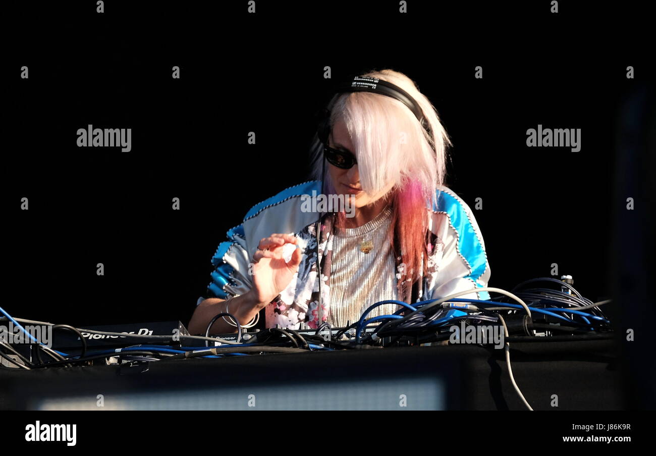 Hampshire, UK. 27th May, 2017. Common People Day 1 - Sister Bliss aka ...