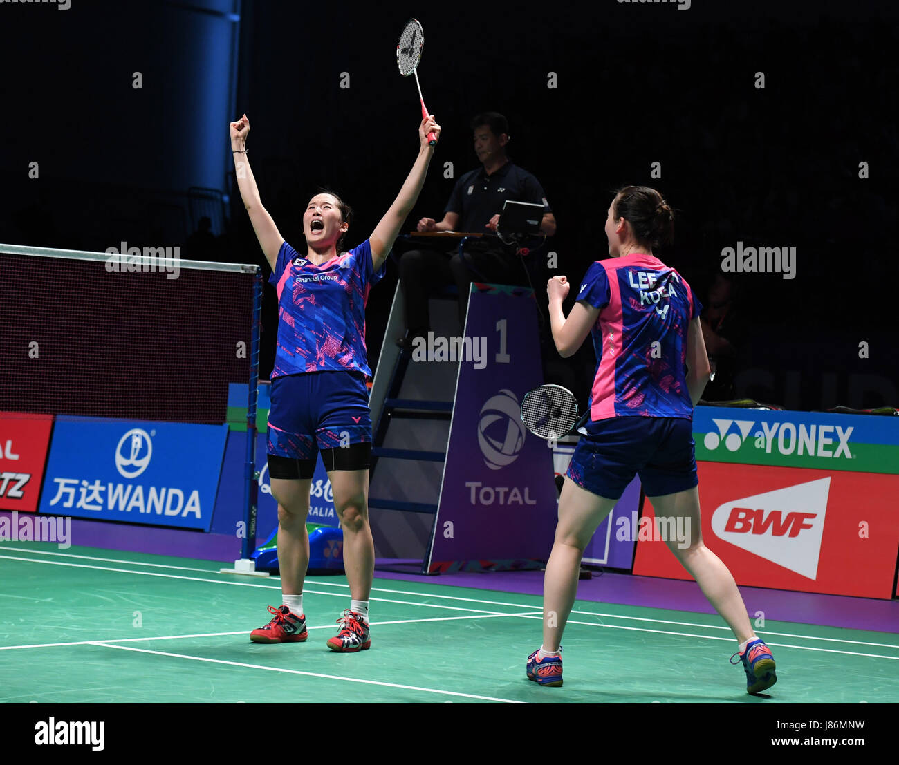 Gold Coast, Australia. 28th May, 2017. South Korea's Chang Ye Na (L ...