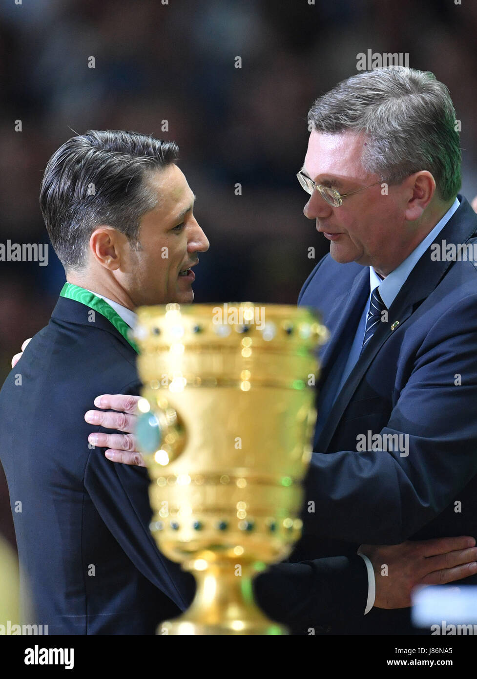 Berlin, Germany. 27th May, 2017. Frankfurt's coach Nico Kovac (L) talks ...