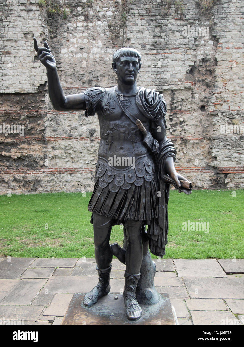 monument statue london roman emperor king ancient city town monument ...