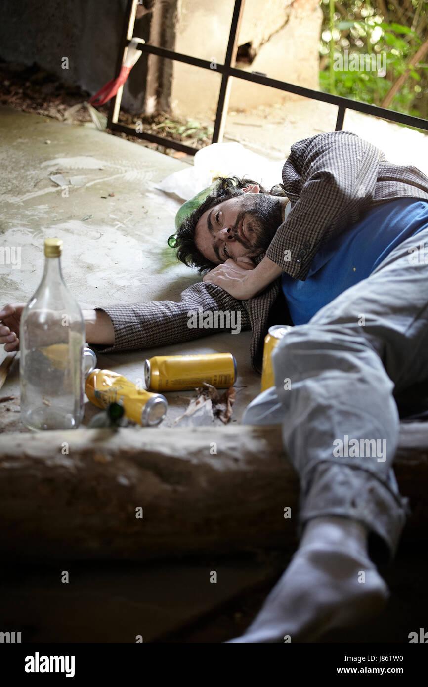 homeless young man Stock Photo - Alamy