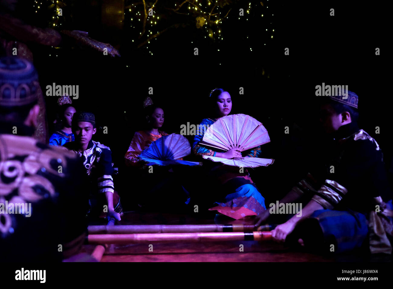 Philippine folk dance hi-res stock photography and images - Alamy