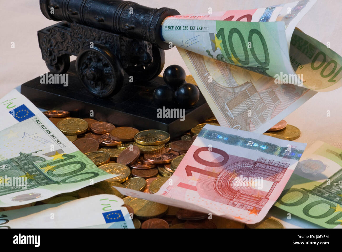 Geldkanone hi-res stock photography and images - Alamy