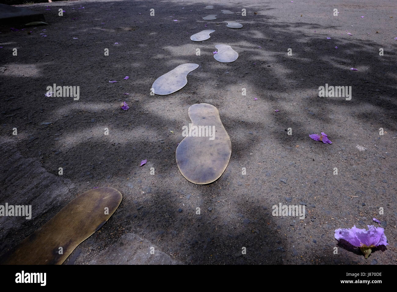 Bronze figure depicting the last footsteps of executed Filipino ...