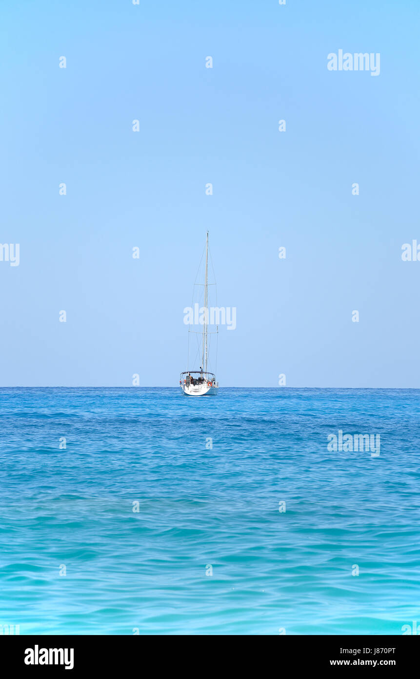 Sail boat in turquoise blue waters Stock Photo - Alamy