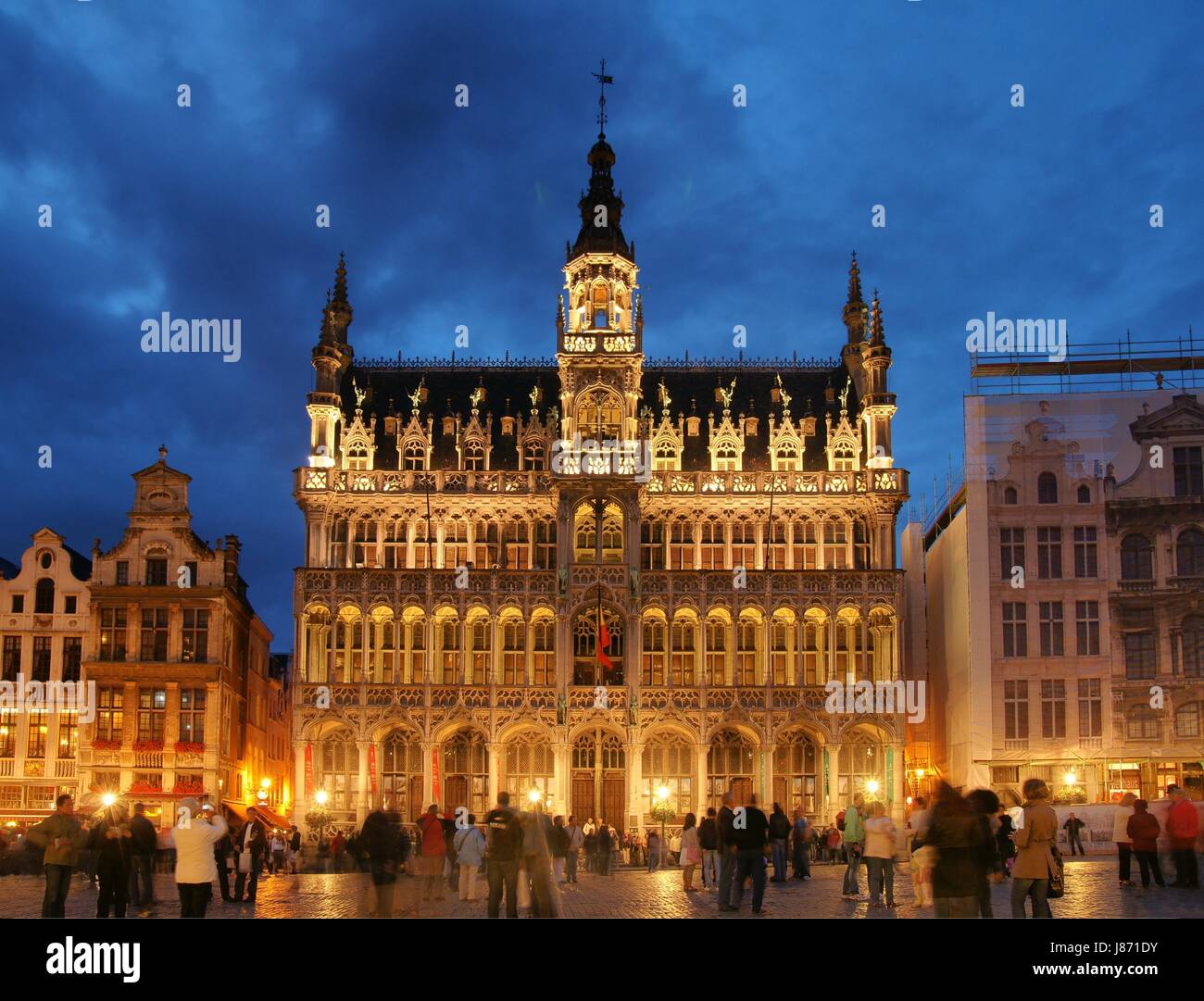 night photograph, evening, town hall, belgium, brussels, humans, human ...
