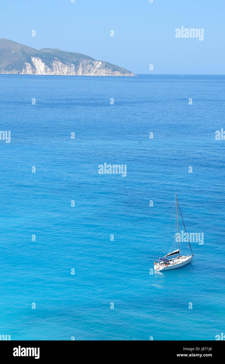 Sail boat in turquoise blue waters Stock Photo - Alamy