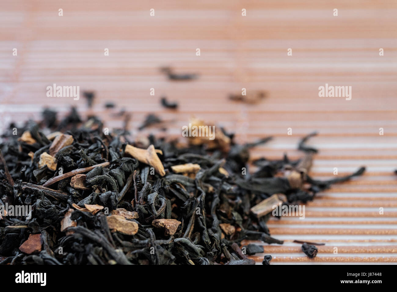 Heap of Dry tea leaves spread on light brown color background Stock ...