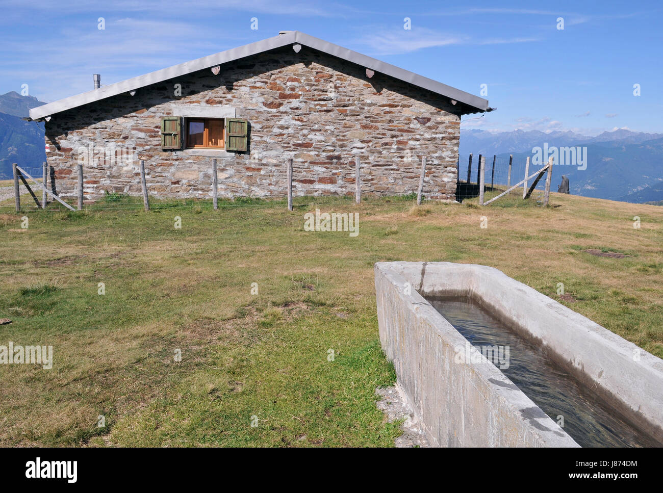 Drink trough hi-res stock photography and images - Alamy