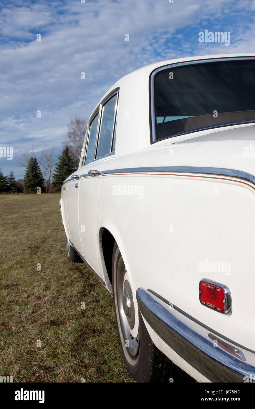 luxury limousine - side view Stock Photo - Alamy