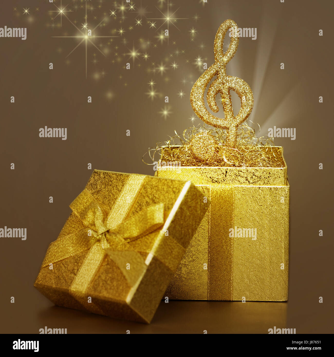 Silver casket hi-res stock photography and images - Alamy