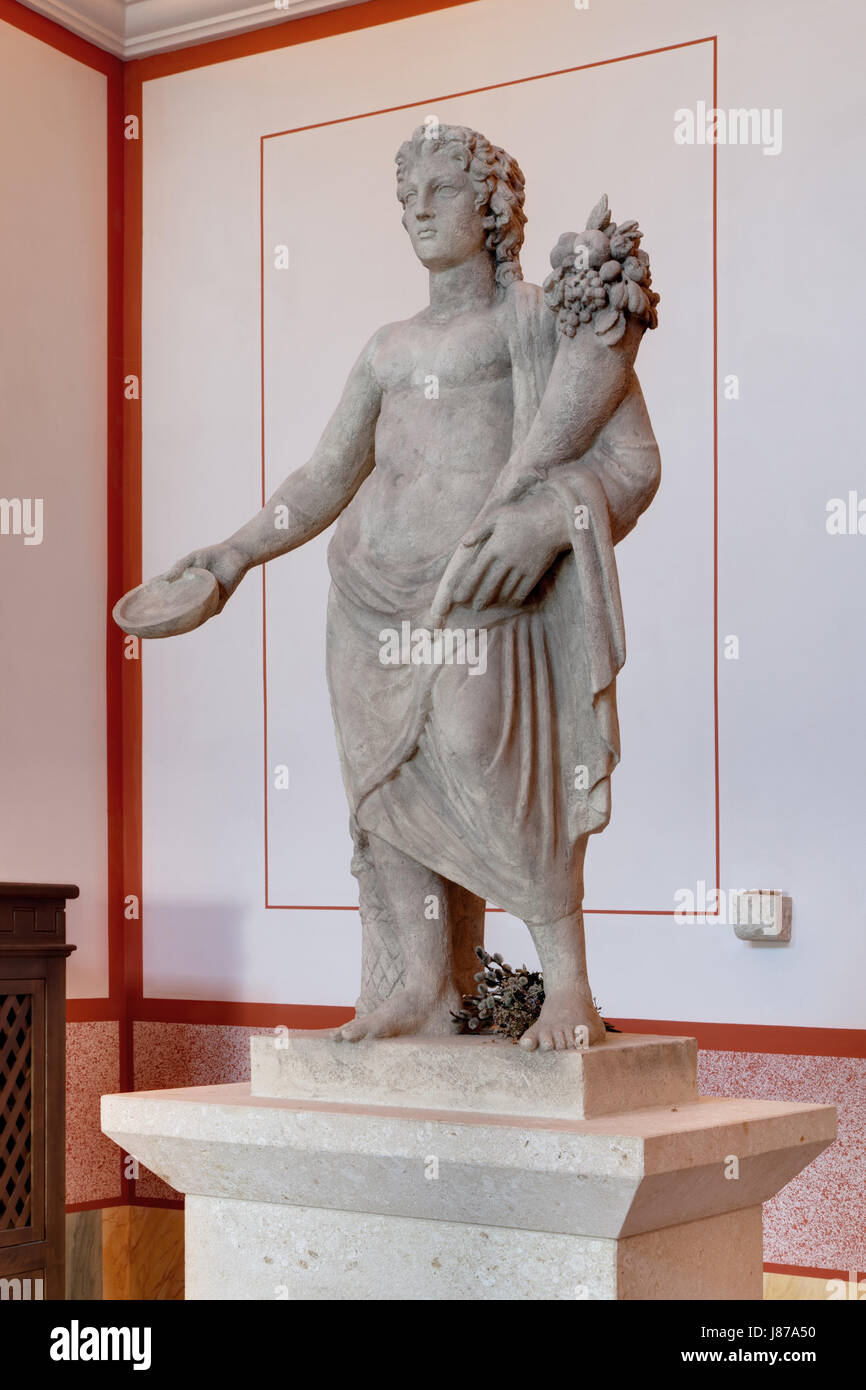 Lar statue hi-res stock photography and images - Alamy