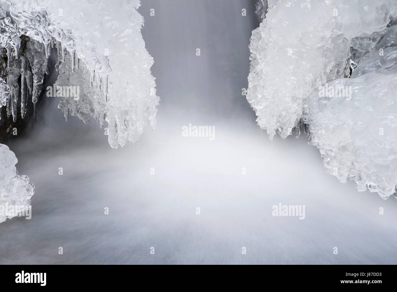 An icy river hi-res stock photography and images - Alamy