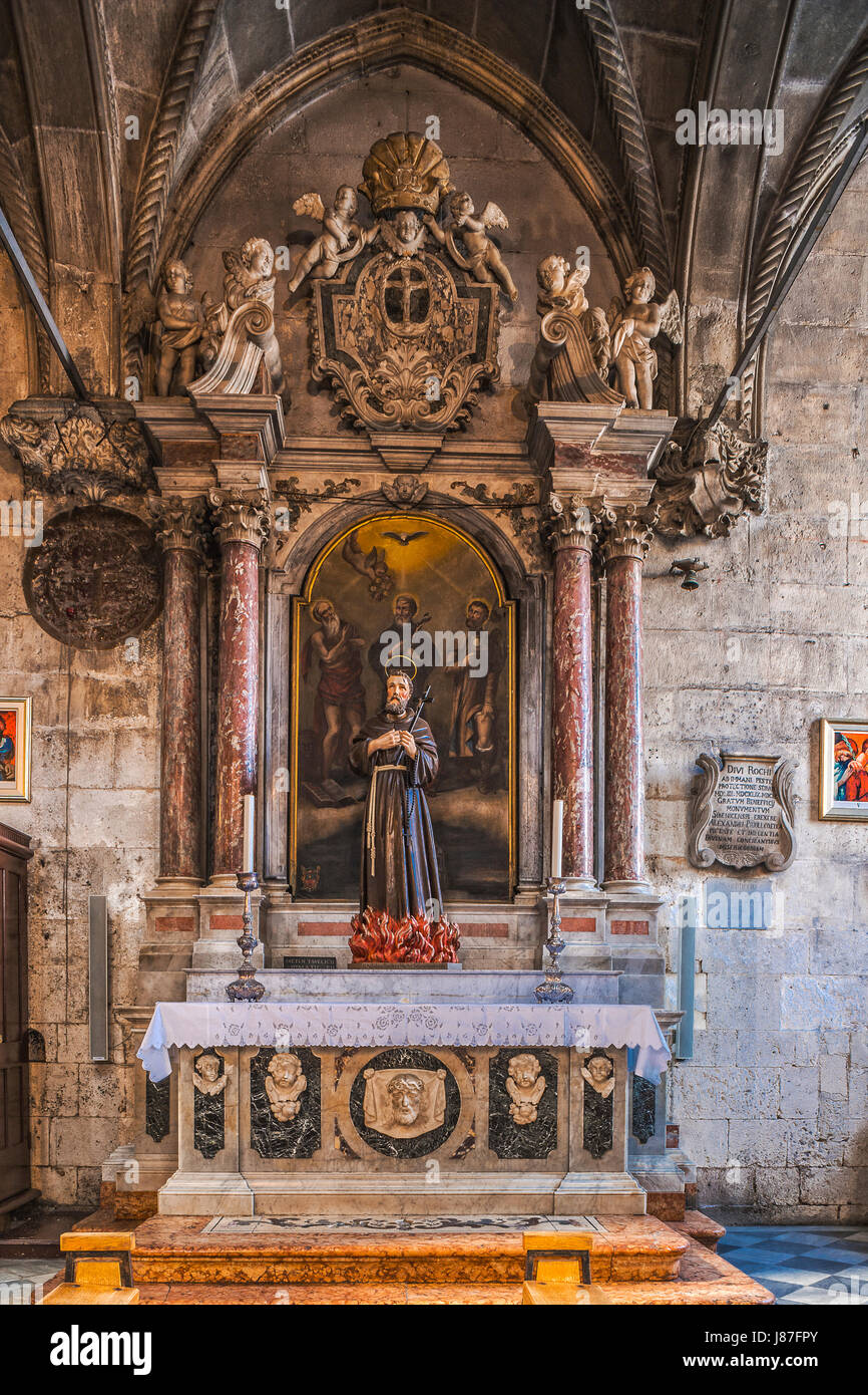 Altare neo barocco hi-res stock photography and images - Alamy