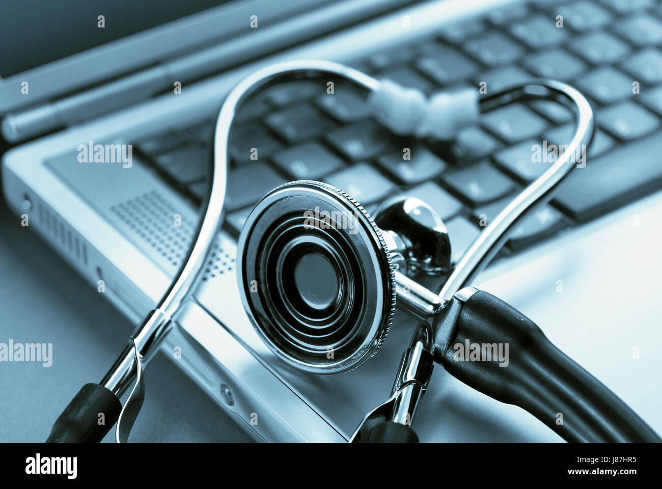 doctor, physician, medic, medical practicioner, laptop, notebook, computers Stock Photo - Alamy
