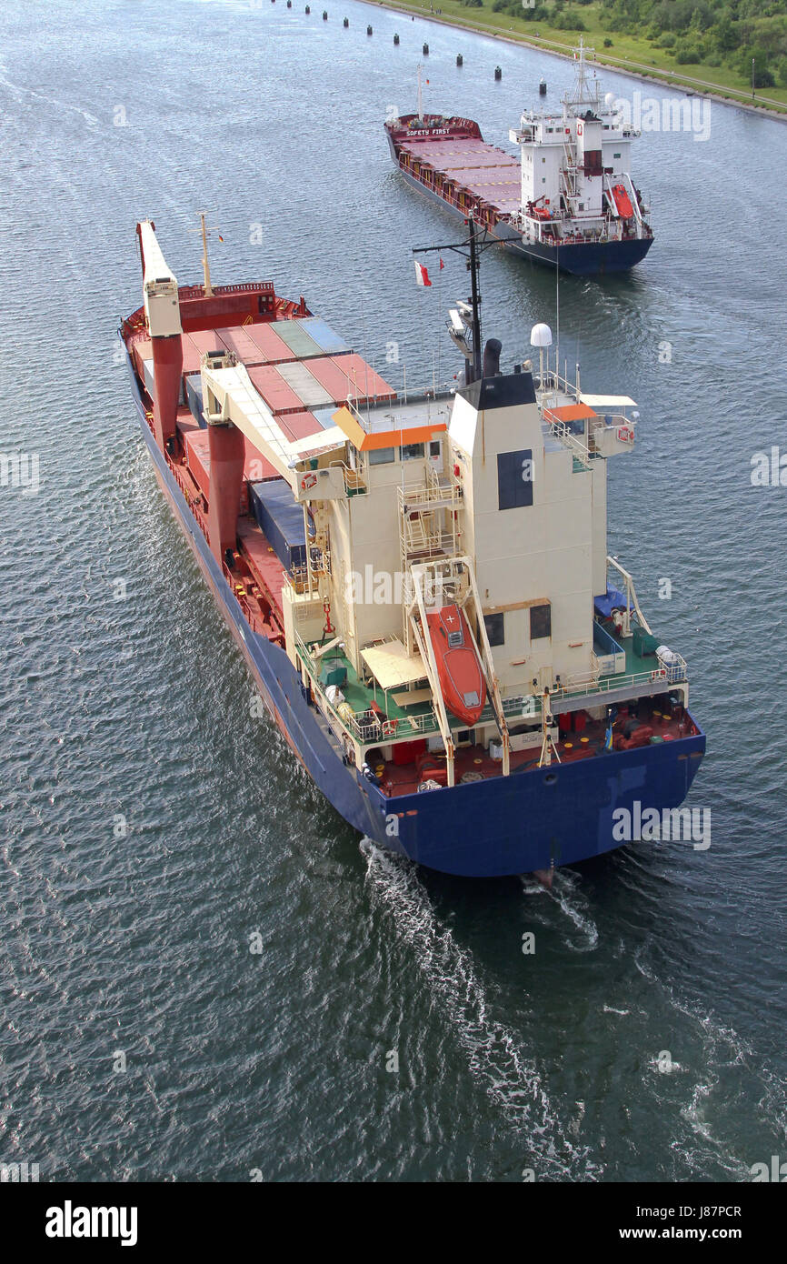 Merchant ships hi-res stock photography and images - Alamy