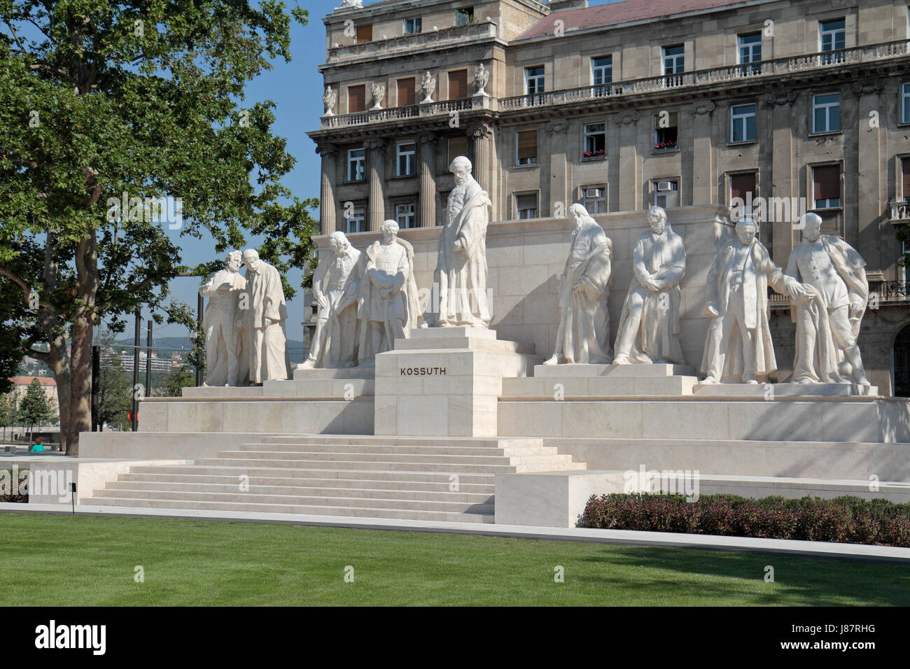 The Kossuth Monument (showing Lajos Kossmuth and members of the ...