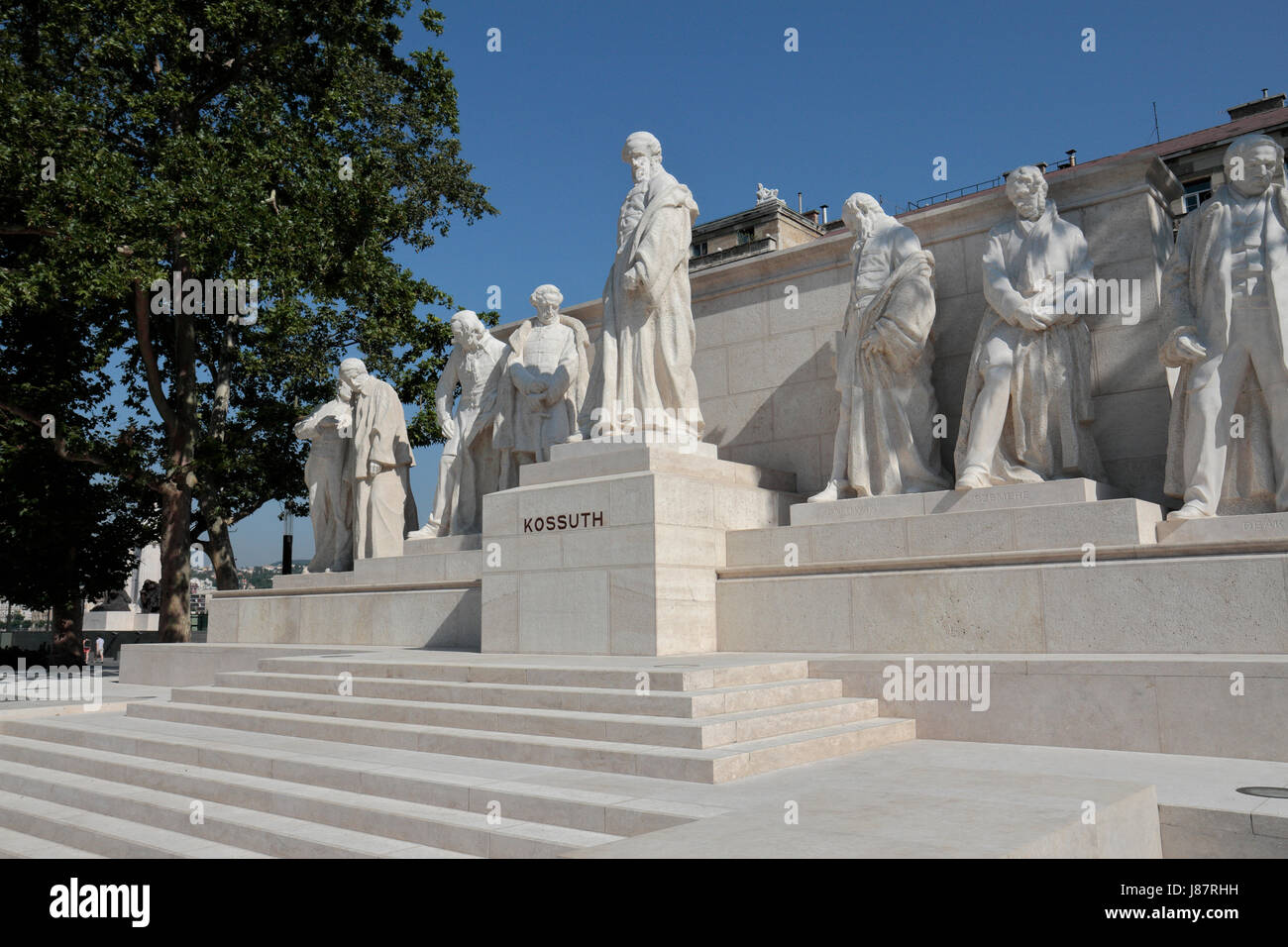 The Kossuth Monument (showing Lajos Kossmuth and members of the ...
