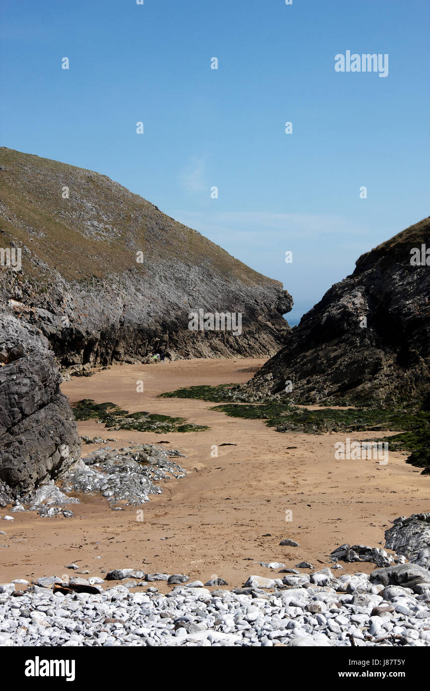 crooked, warped, hunchbacked, humpbacked, bowed, bent, curved, path ...