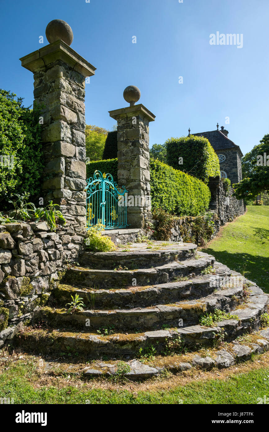 Round stone steps garden hi-res stock photography and images - Alamy
