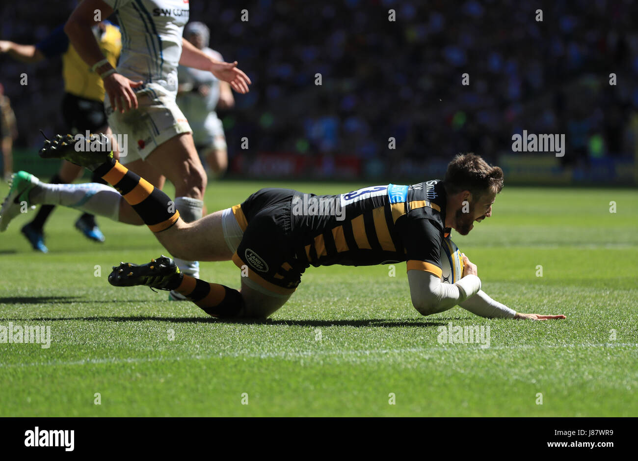 Wasps' Elliot Daly dives in to score his sides second try during the ...