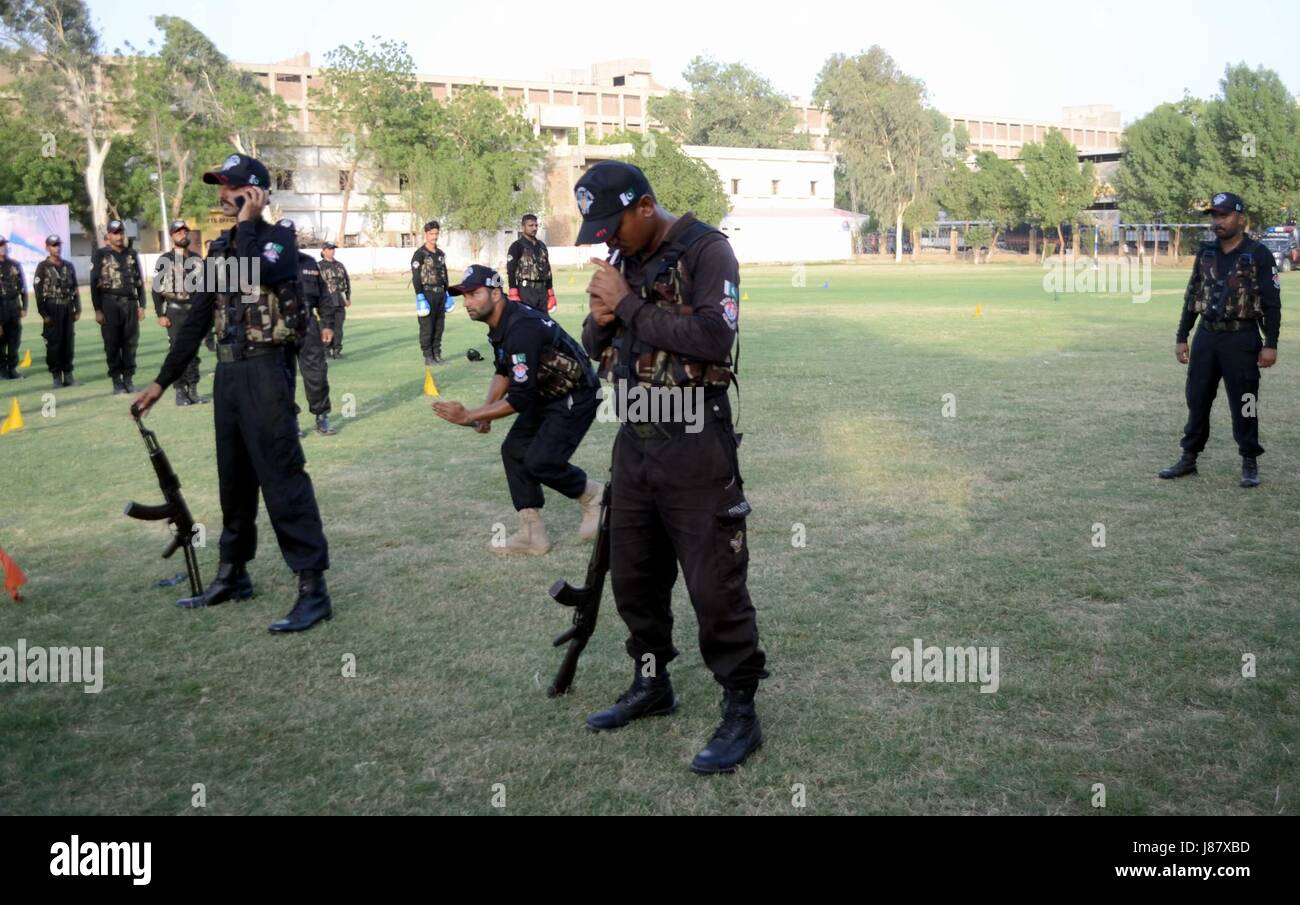 Hyderabad, Pakistan. 27th May, 2017. Police commandos are presenting ...