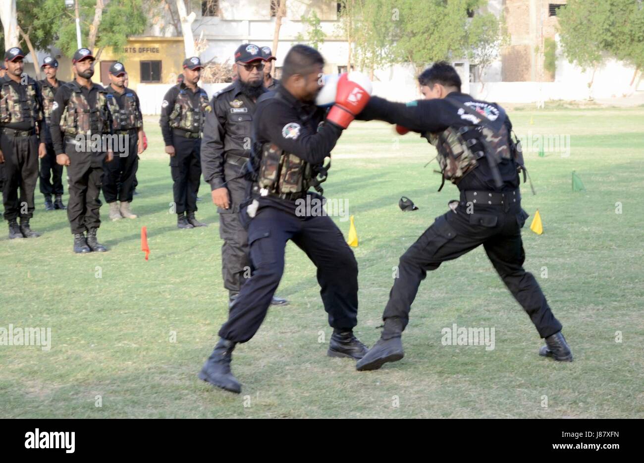 Hyderabad, Pakistan. 27th May, 2017. Police commandos are presenting ...