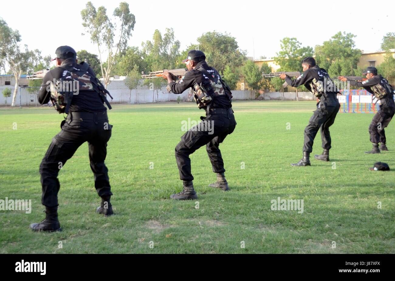 Hyderabad, Pakistan. 27th May, 2017. Police commandos are presenting ...