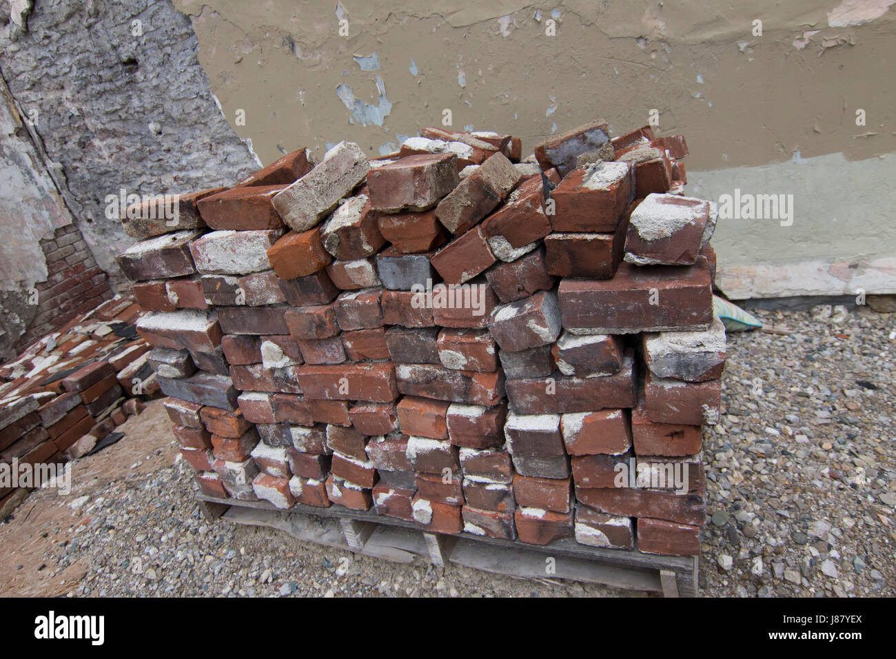 Pile of old bricks hi-res stock photography and images - Alamy