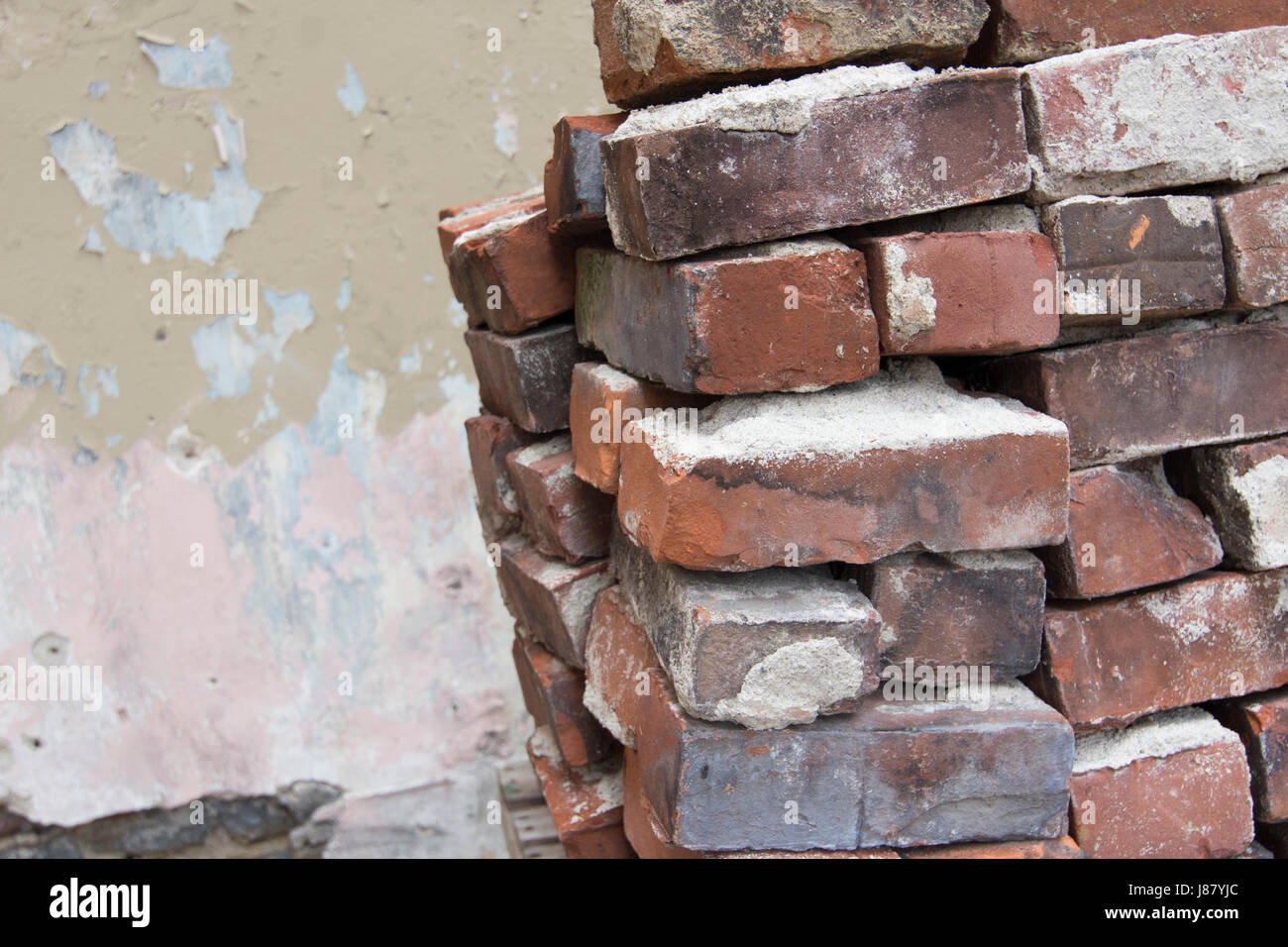 Pile of old bricks hi-res stock photography and images - Alamy