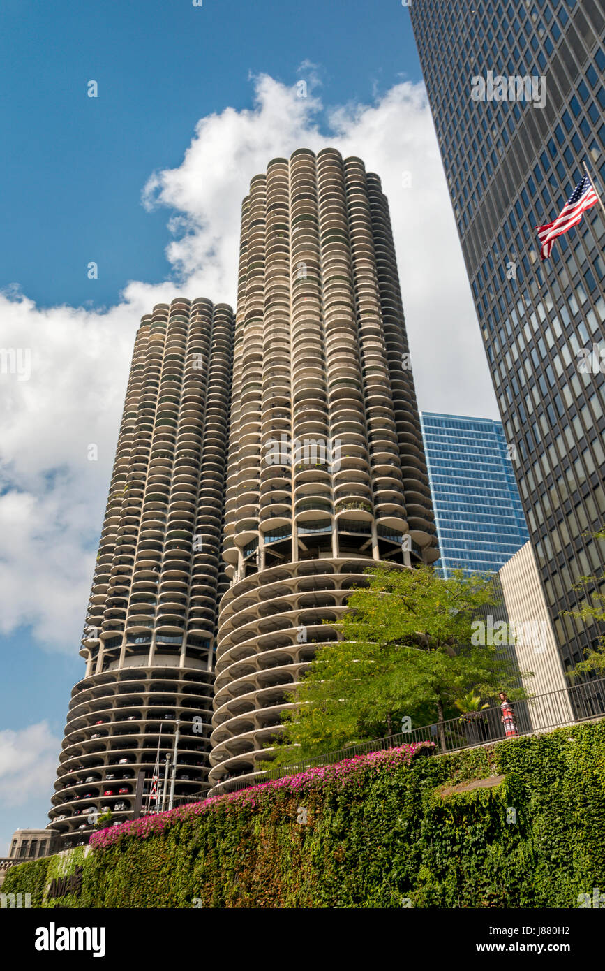 Marina Tower skyscrapers and Chicago River USA Stock Photo - Alamy