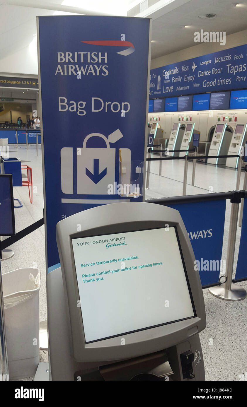 Check in desk airport uk High Resolution Stock Photography and Images ...