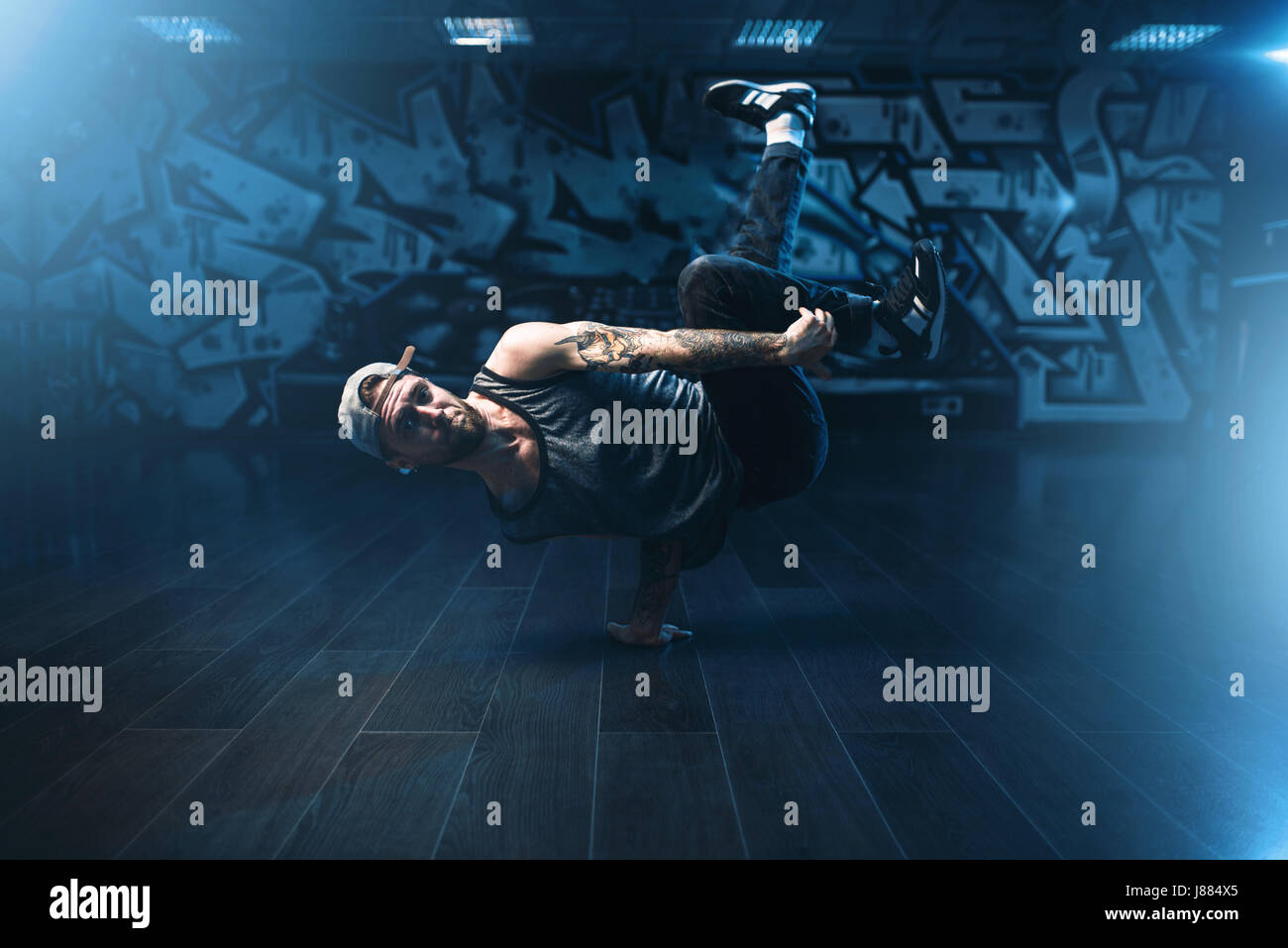 Breakdance performer posing in dance studio. Modern urban dancing style Stock Photo - Alamy