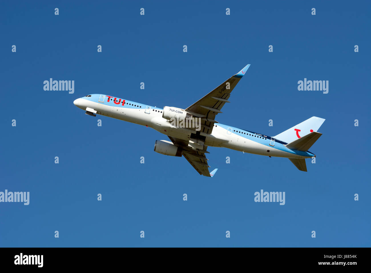 Tui Boeing 757 taking off at Birmingham Airport, UK (G-OOBP Stock Photo ...