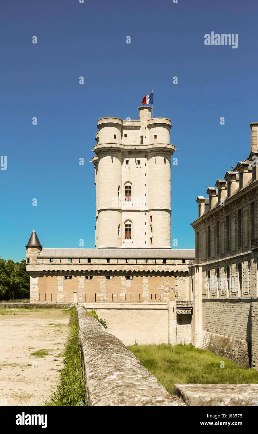 The Vincennes castle was at the heart of the French monarchy until 1682 ...