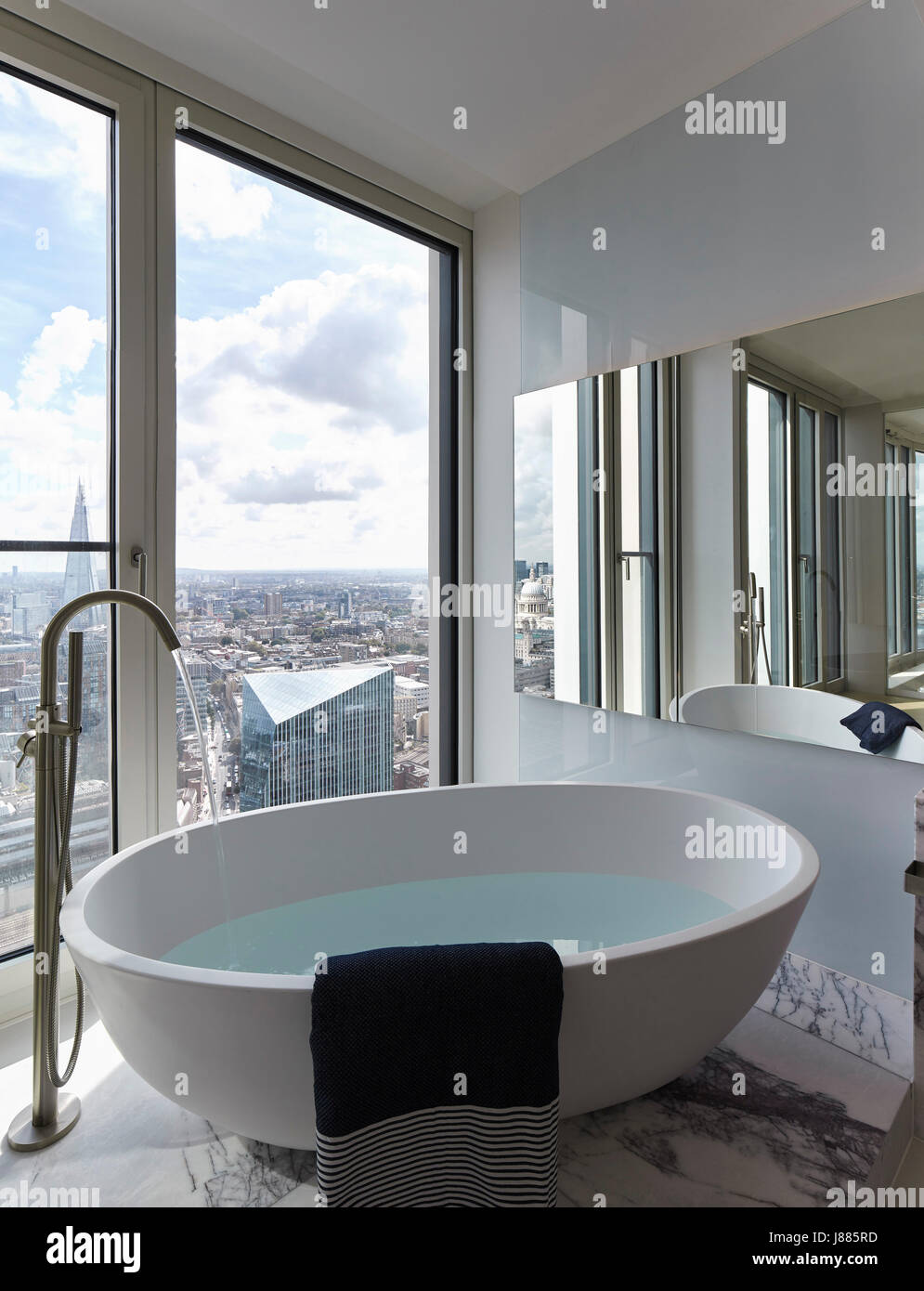 Bathroom view. South Bank Tower, London, United Kingdom. Architect ...