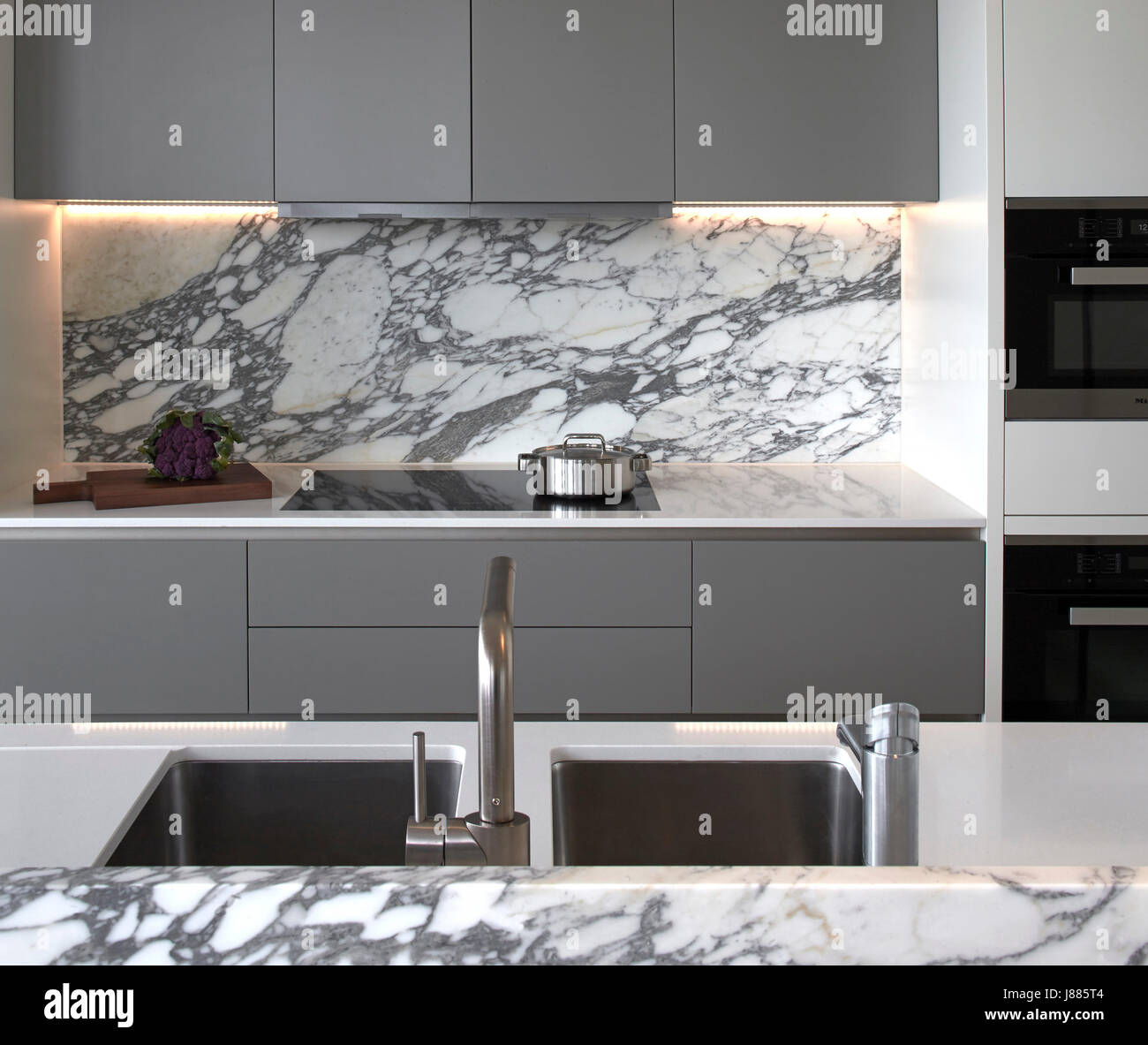 Kitchen. South Bank Tower, London, United Kingdom. Architect: Johnson ...