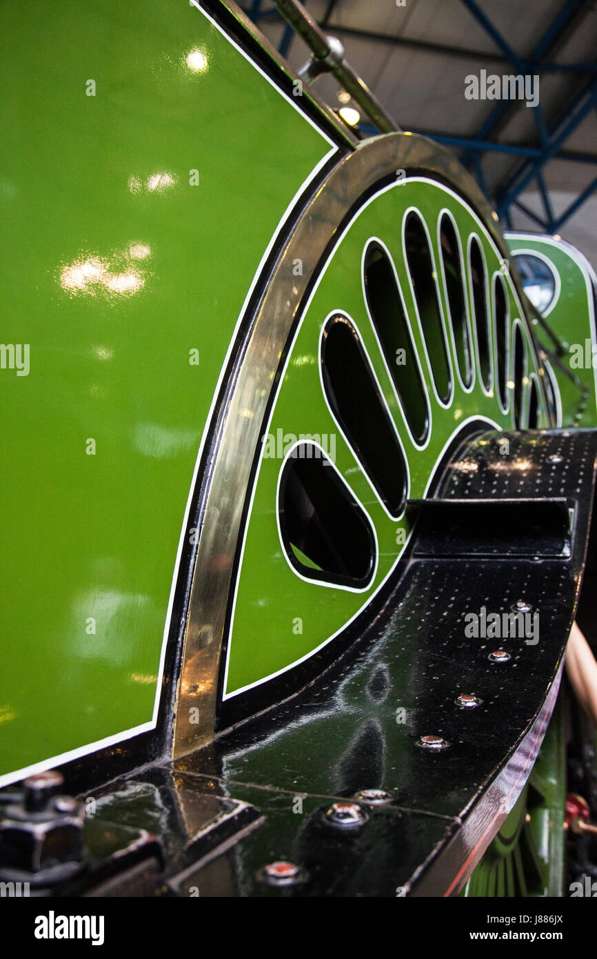 GNR 4-2-2 'Stirling Single' steam locomotive train National Railway ...